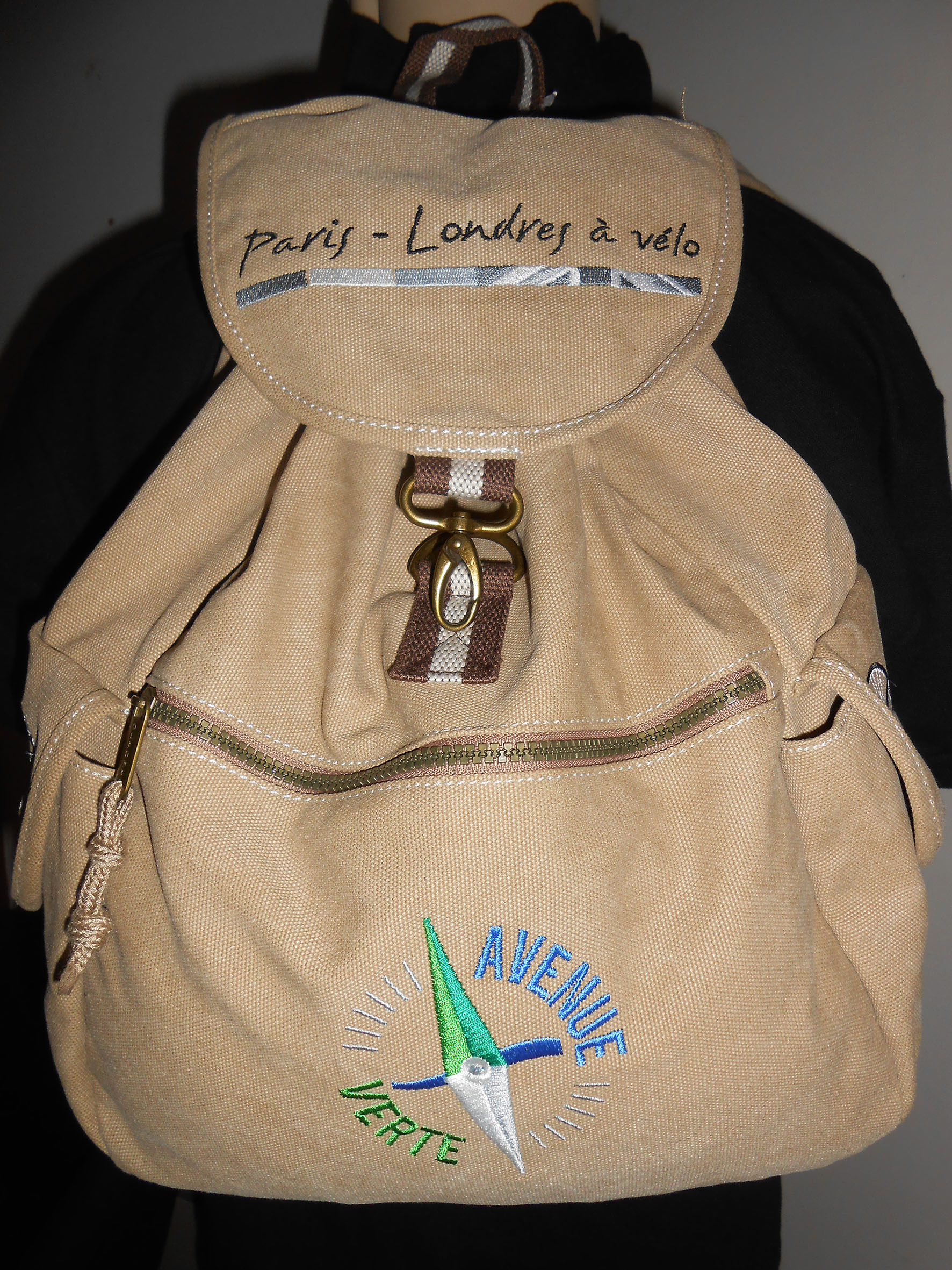 LOGO BRODE SUR SAC A DOS VINTAGE - VEXIN BRODERIES